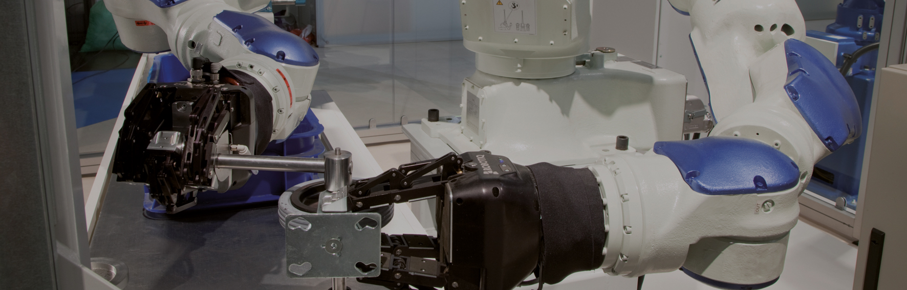 Automation using the Yaskawa MOTOMAN dual-arm robot